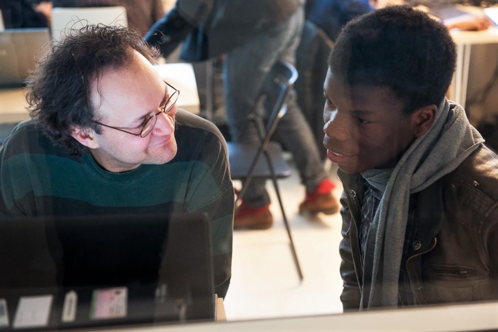 Appel aux dons pour équiper 10 000 jeunes coupés de l'école - Emmaüs ...